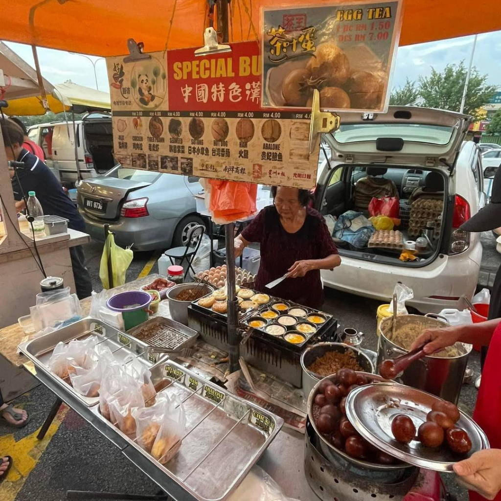 吉隆坡夜市 ：夜晚的热闹街头，数百个档口让你尽享美食与狂欢！